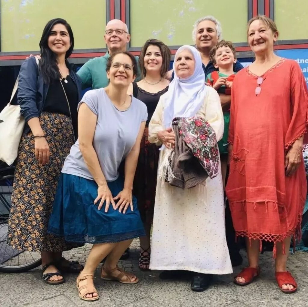 Dokumentarfilm "Eine Brücke nach Rojava" - Städtepartnerschaft Friedrichshain-Kreuzberg – Dêrik e.V.